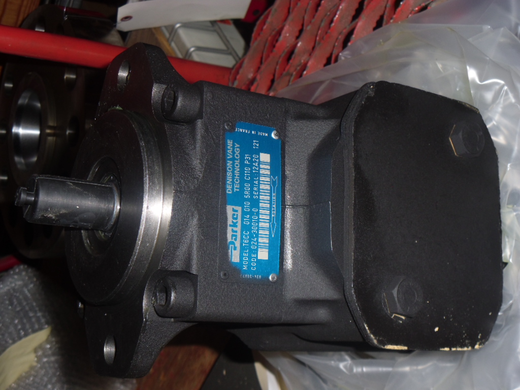 PUMP,DOUBLE VOLUME FIXED 21/16GPM (D) | Milacron eStore