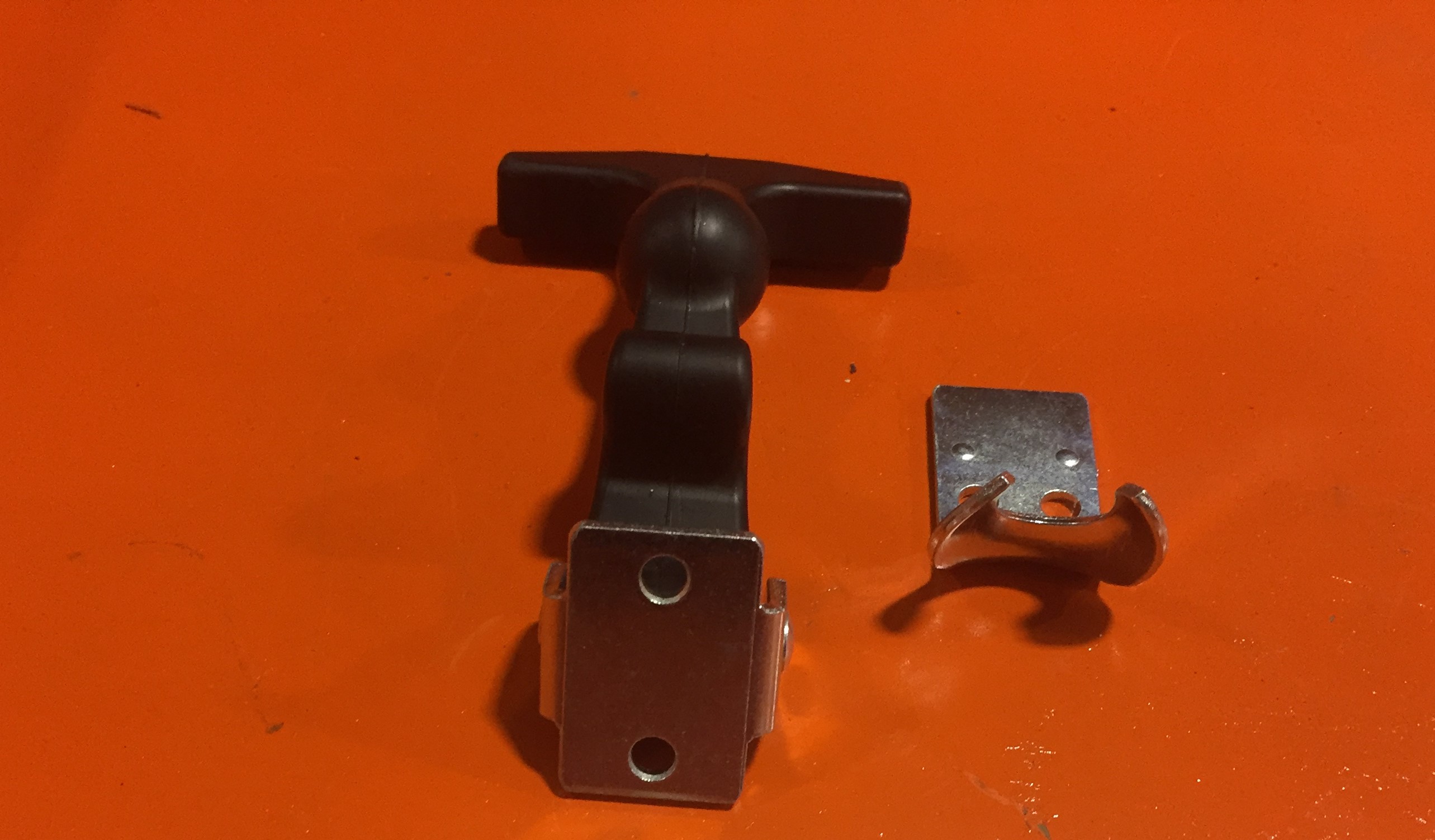 LATCH, RUBBER, BATTERY BOX | TICO eStore