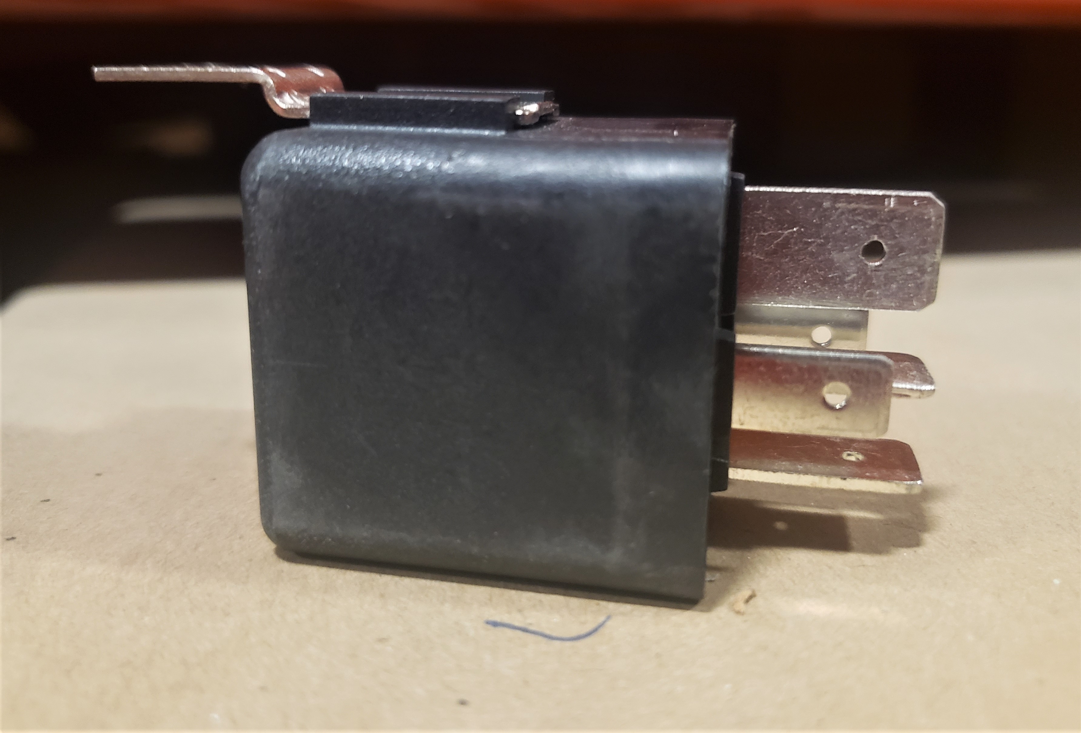 RELAY, FOR HYDRAULIC TANK 420438 | TICO eStore