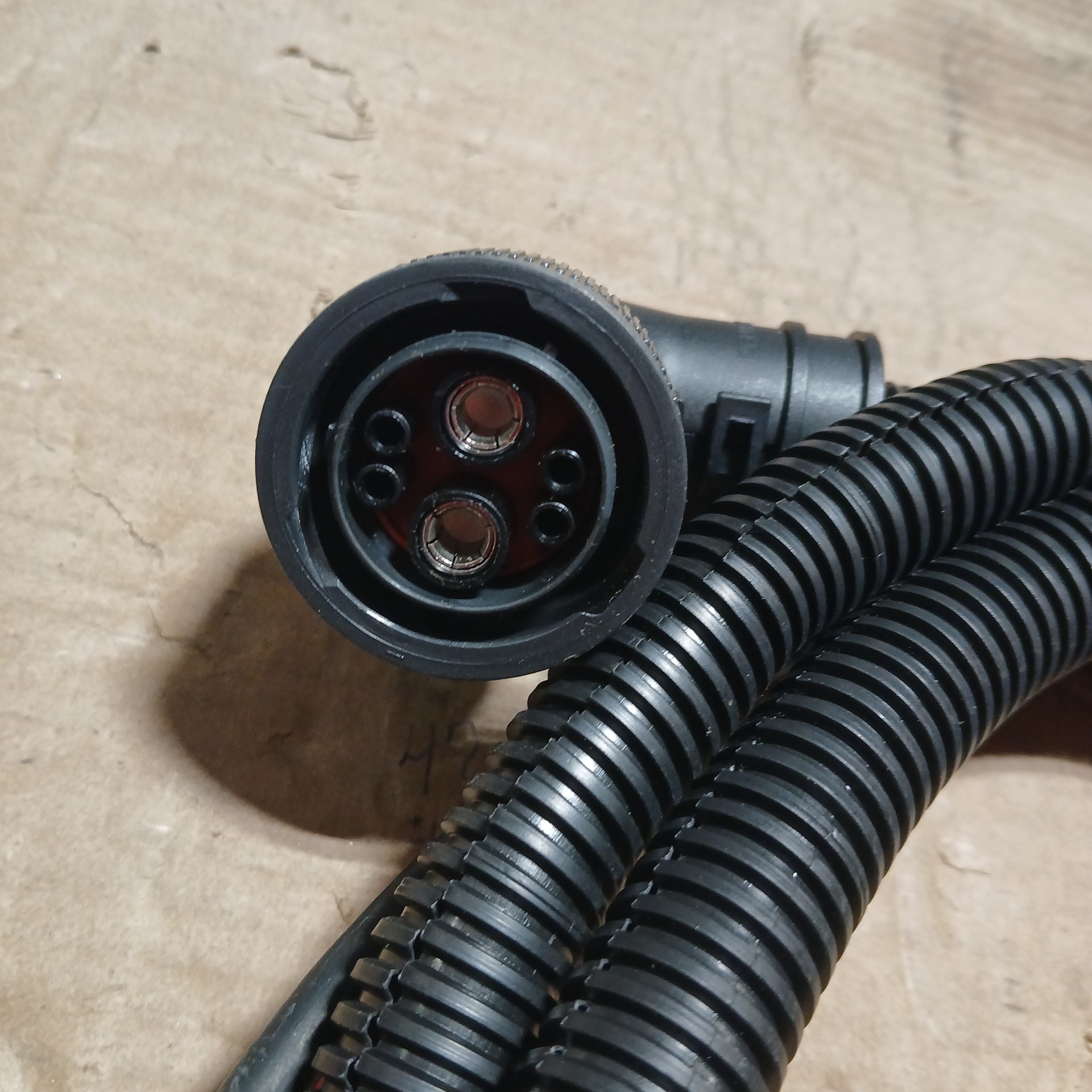 HARNESS, HYDRAULIC TANK, POWER/GROUND, RH FRAME MNT, CROSS | TICO eStore