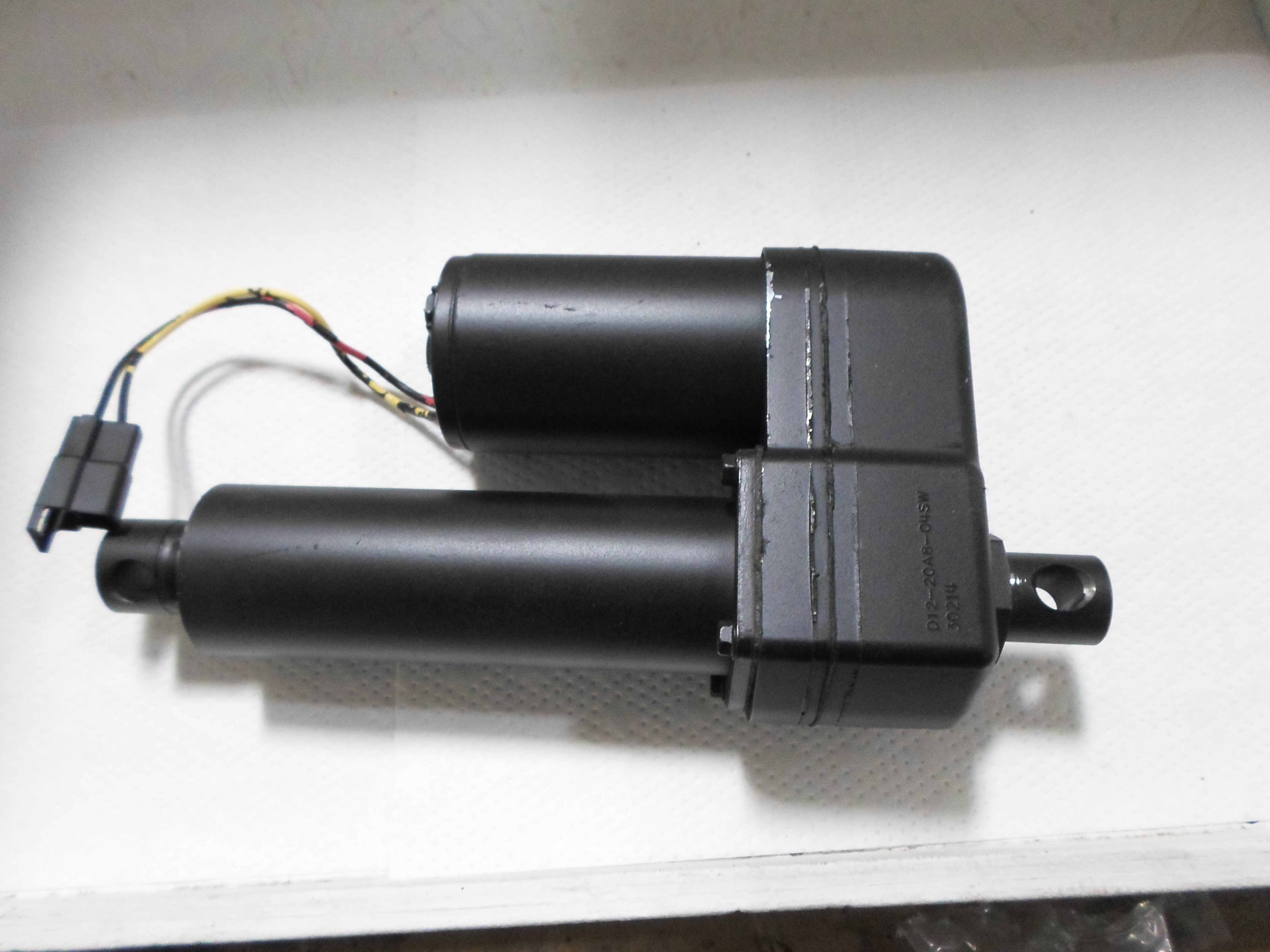 ACTUATOR, 4'' W/PLUGS 1,000 LB | Schwarze eStore