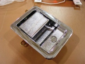 LATCH, LUGGAGE DOOR W/SLOT N08-1526 | REV Parts Store