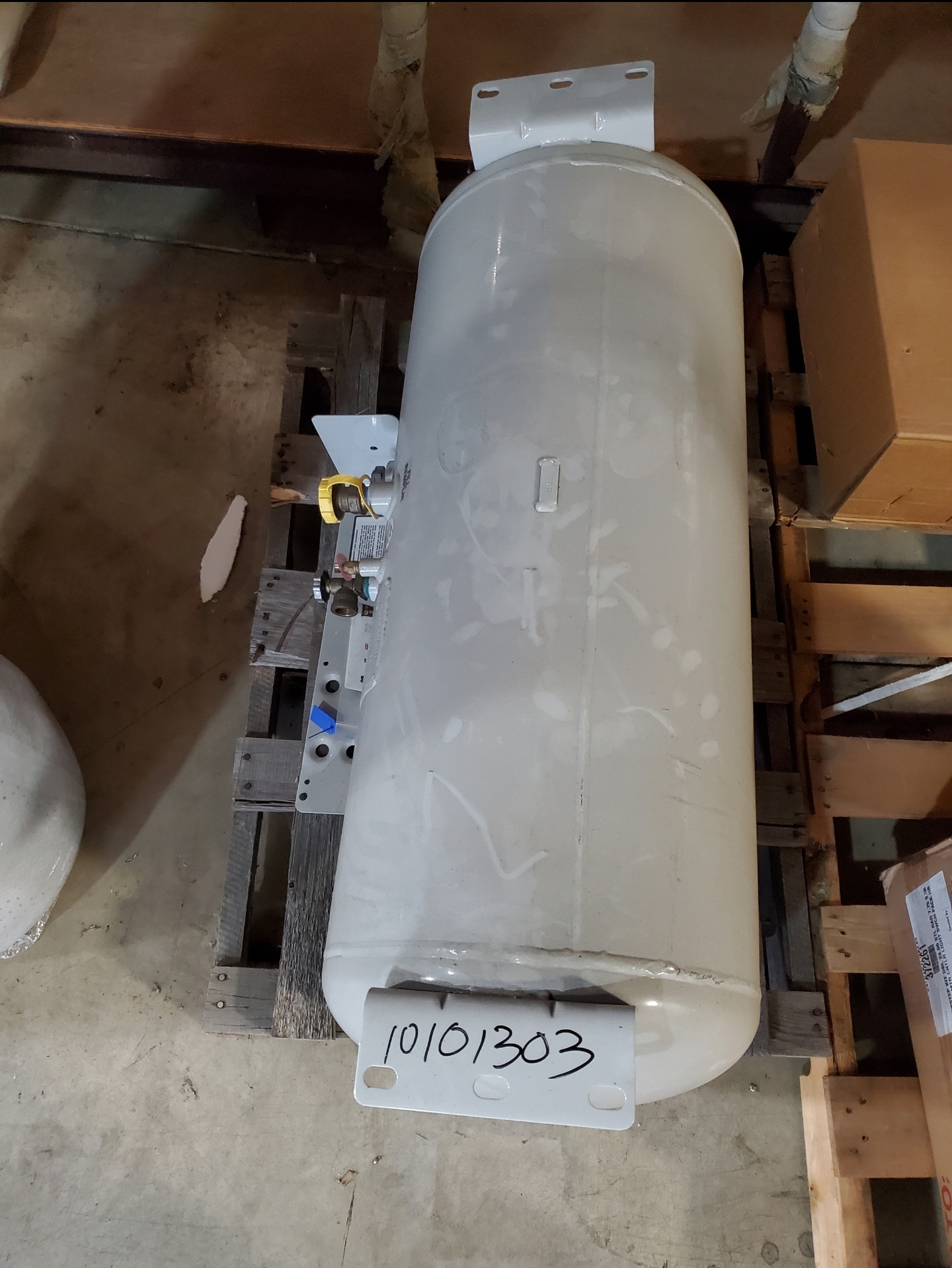 TANK LP 16X42 TOP MNT 6845 | REV Parts Store