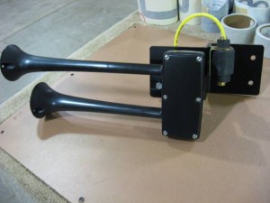 HORN-AIR W/ BRACKET HADLEY H00964SM | REV Parts Store