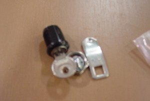 LOCK, LUG DOOR,CHROME, KINROCH751 KEYED | REV Parts Store